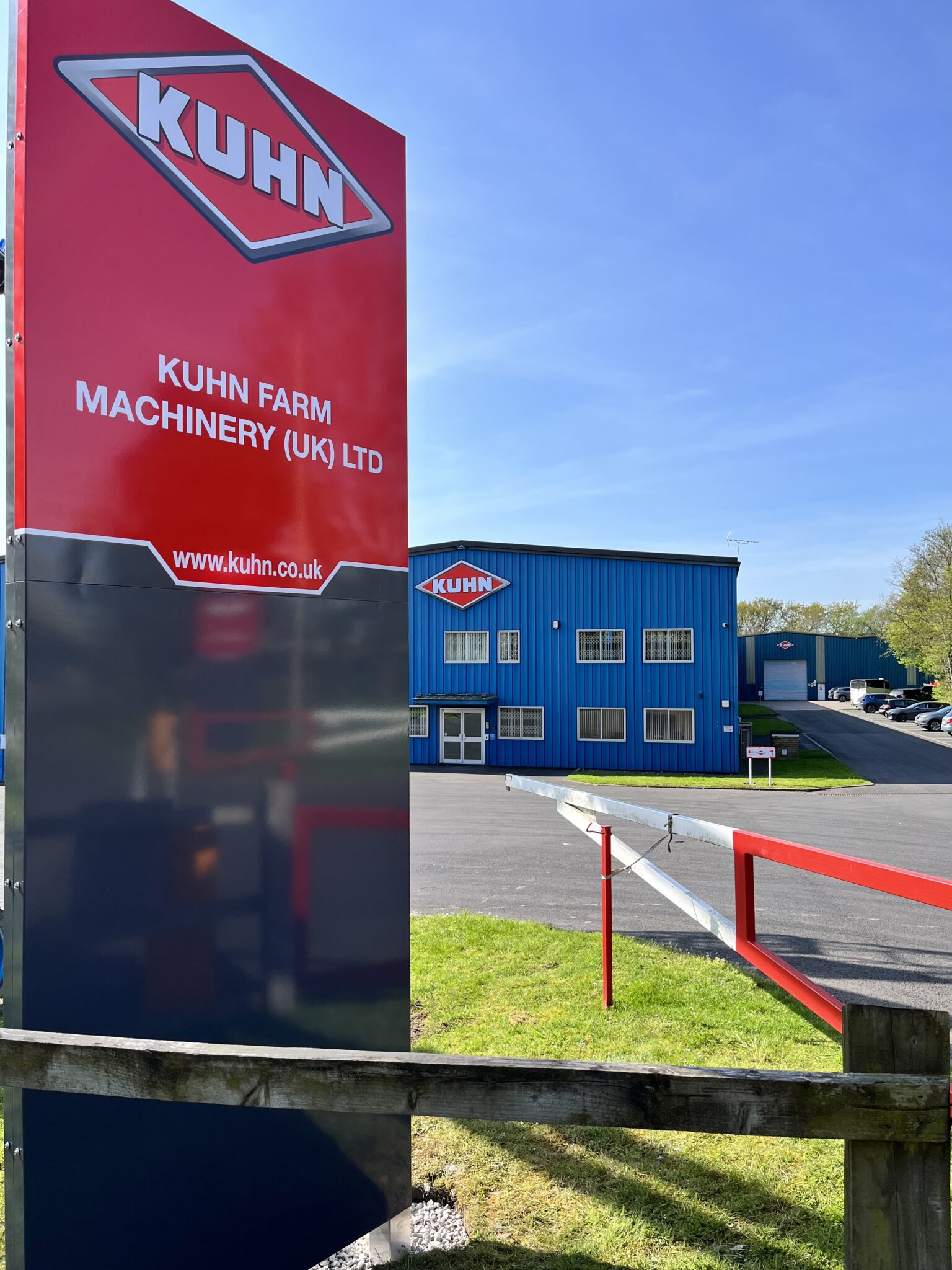 Illuminated Sign Trays | Custom LED Signage Solutions For Your Business